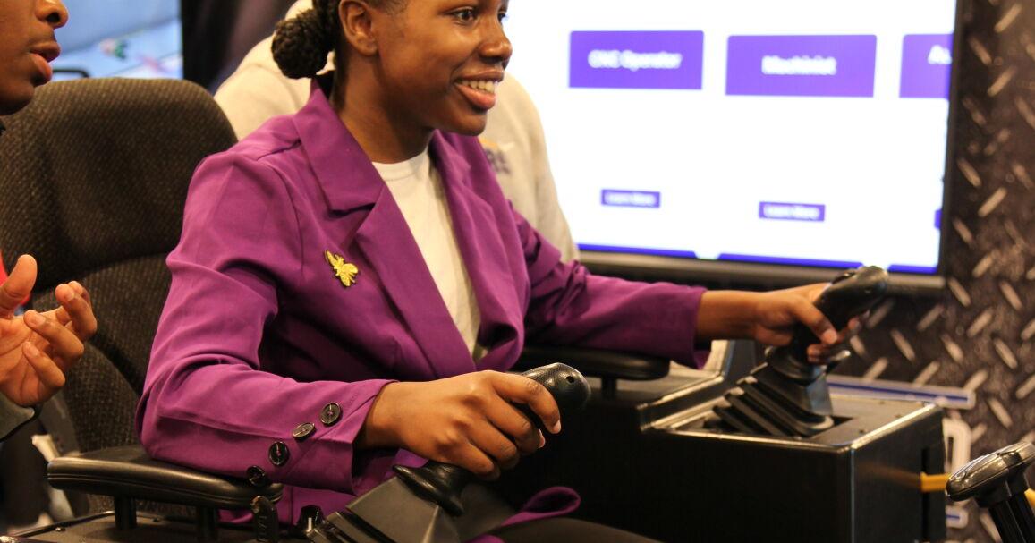 Photos: District 55 hosts Be Pro Be Proud mobile workshop | Photos ...