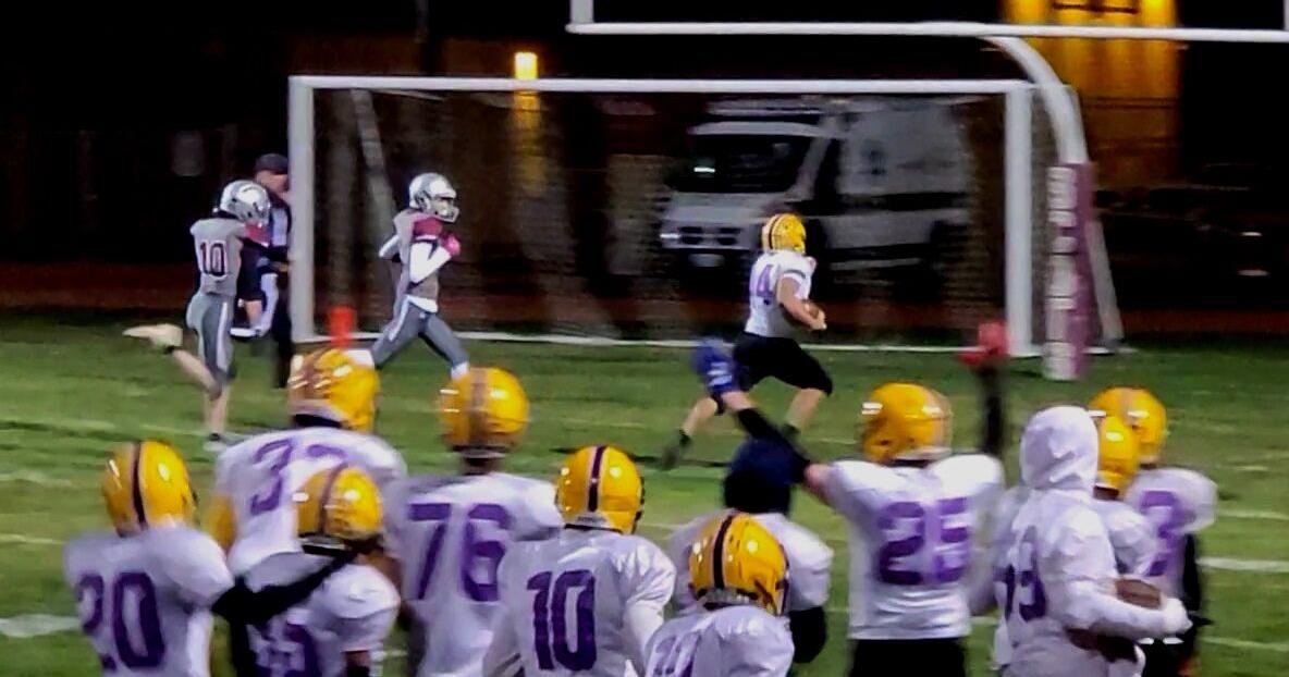Wolves Football wins again | Sports | goldendalesentinel.com