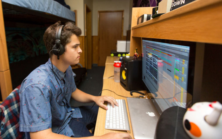 Desmet DJ delves into world of EDM | Arts & Entertainment ...