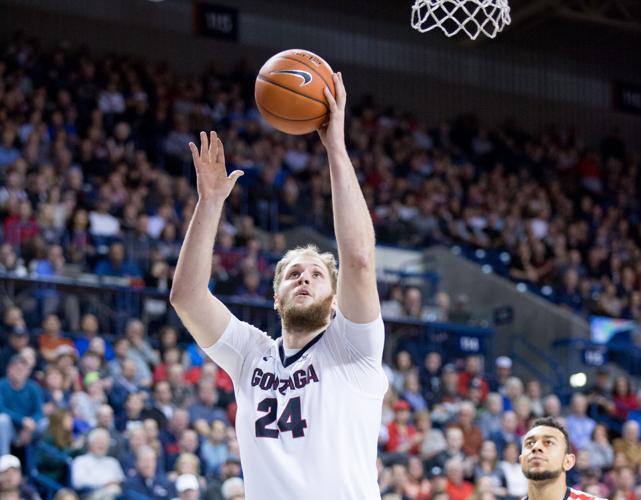 Senior Przemek Karnowski learns to lead | Sports | gonzagabulletin.com