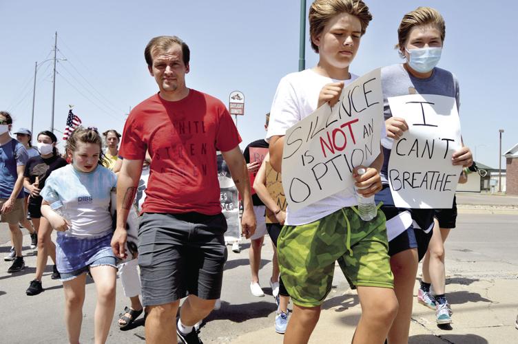 A peaceful walk for change | Galleries | gothenburgleader.com