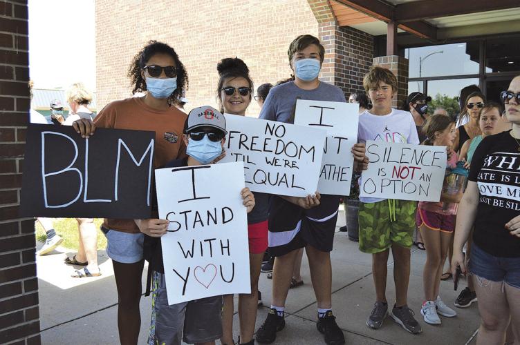A peaceful walk for change | Galleries | gothenburgleader.com