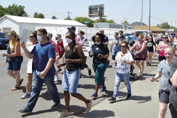 A peaceful walk for change | Galleries | gothenburgleader.com