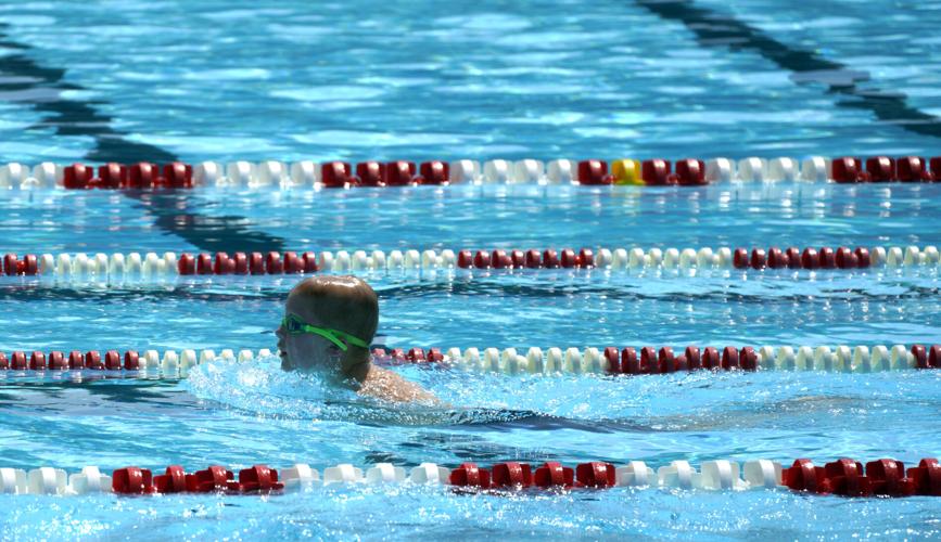 Gothenburg swimmers dive into championships | Sports | gothenburgleader.com