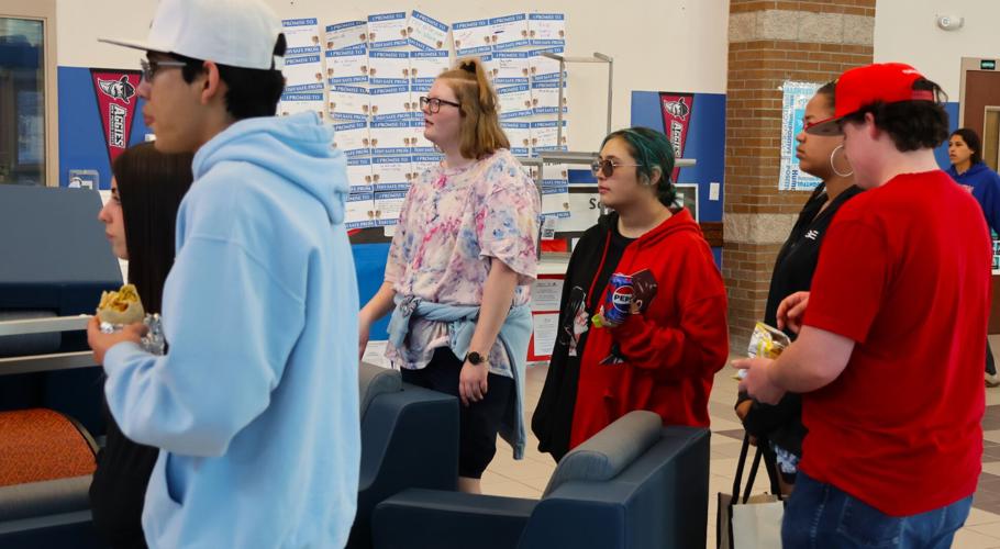 Senior Prank Day Leaves LEA's Baffled! | Sports | gpkmedia.com