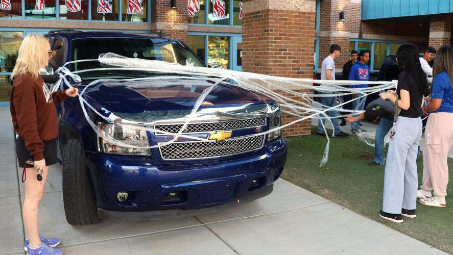 Senior Prank Day Leaves LEA's Baffled! | Sports | gpkmedia.com