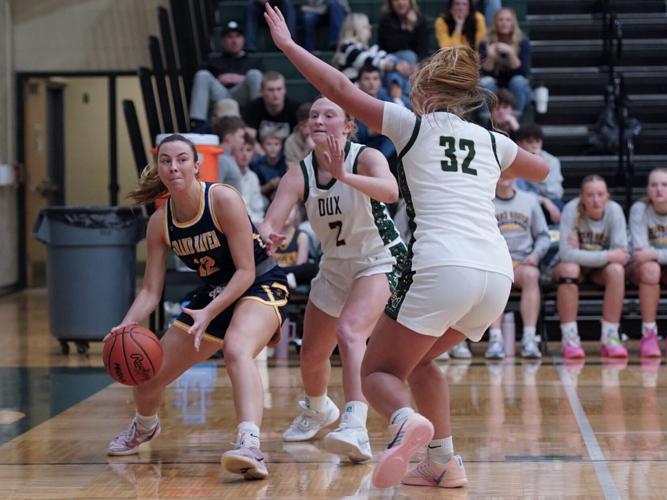 Bucs dominate Dux for district title | Sports | grandhaventribune.com