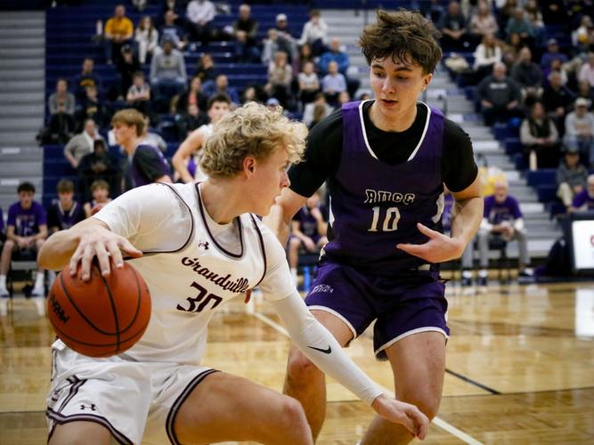 Grand Haven responds to adversity, falls just short against Grandville ...