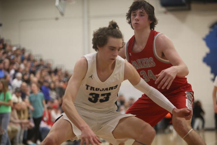 Lakers pull away late to beat Fruitport, earn district championship ...