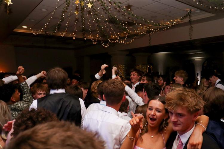 Spring Lake High School students celebrate prom | Entertainment ...