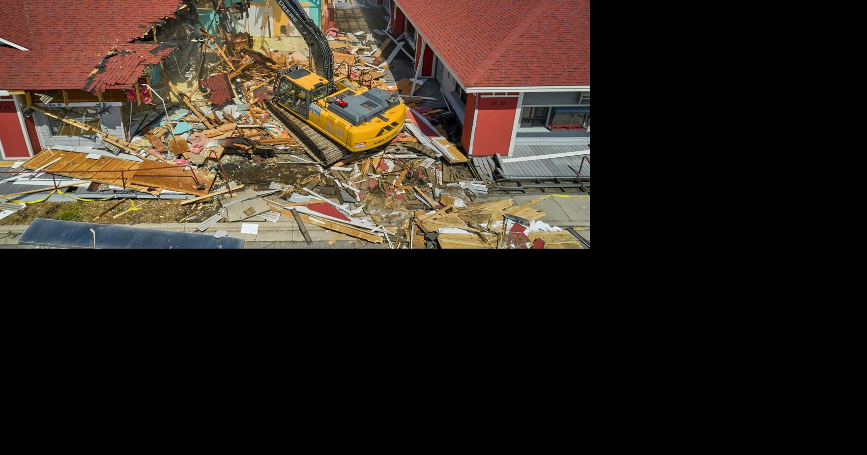 'Heartbreaking' to watch Chinook Pier buildings razed | Local News ...