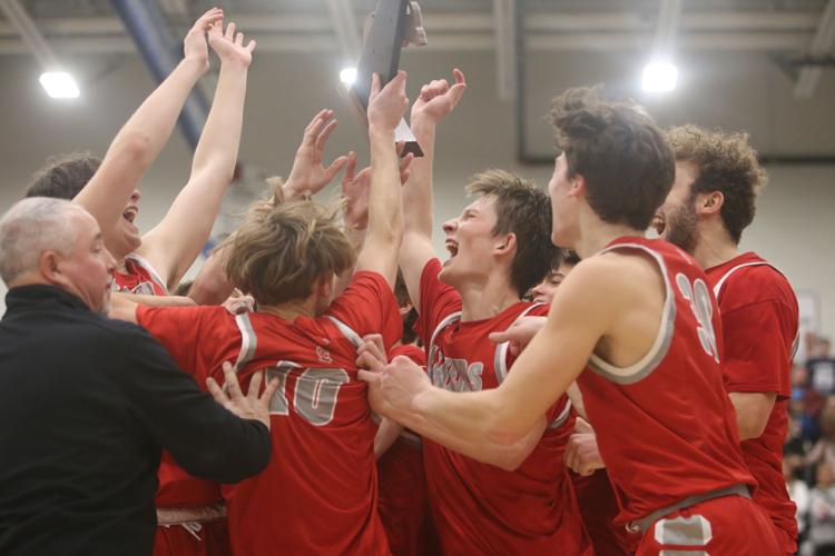 Lakers pull away late to beat Fruitport, earn district championship ...