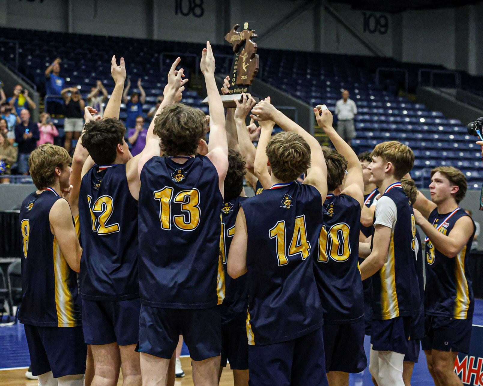 Team of destiny: Bucs bring first MHSAA boys volleyball trophy home to ...