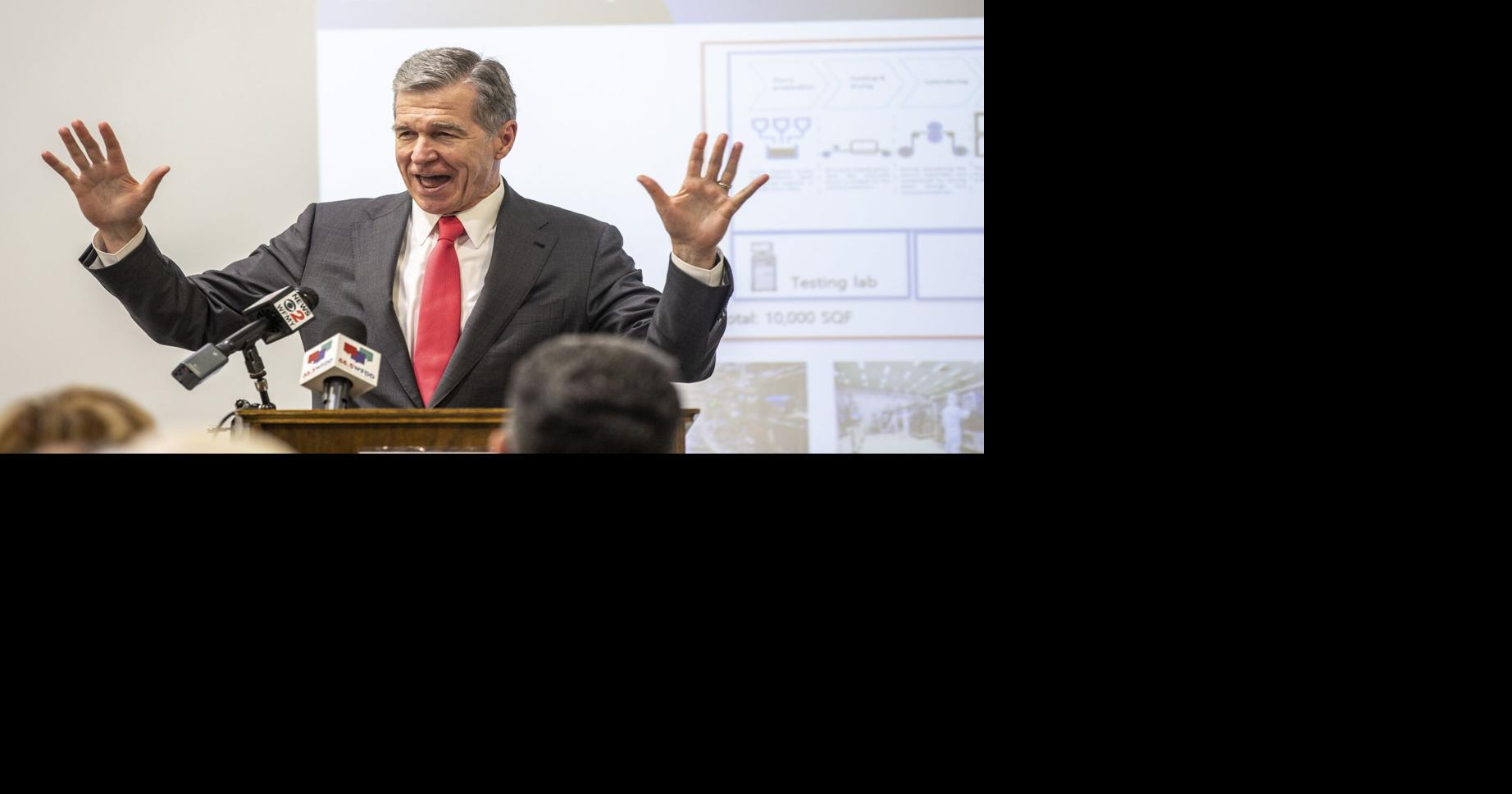 PHOTOS; Gov. Roy Cooper tours Soelect, Inc.