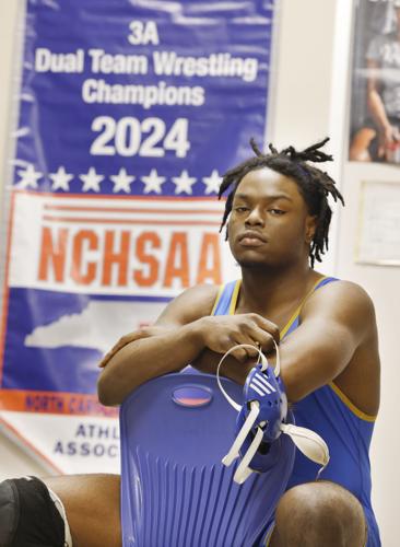 Xavier Wilson signs with NC State for wrestling
