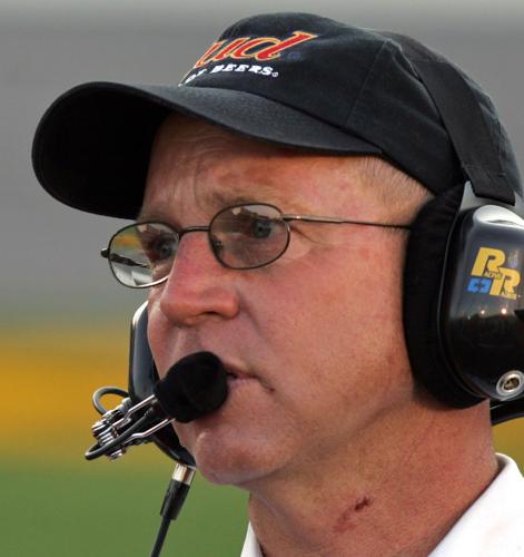 Ex-crew chief Hmiel signs with Ganassi