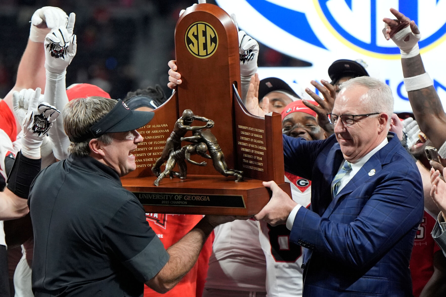 Leaders debate CFP expansion ahead of ESPN's deadline Friday