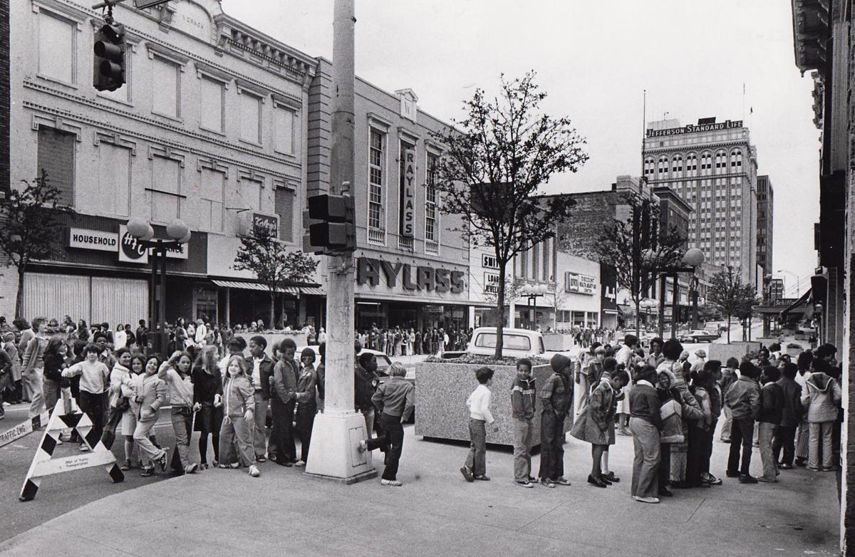 Photos: Daily Life Downtown in the 1970s