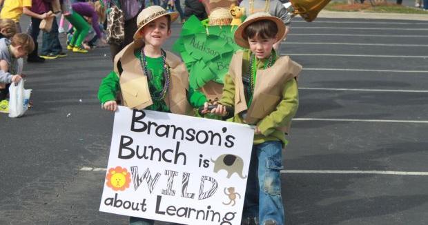 Mardi Gras Fun St Pius X Catholic School Has Parade