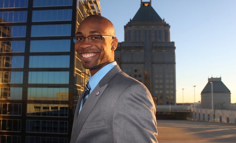 'Age doesn't matter,' Jamal Fox says of City Council post