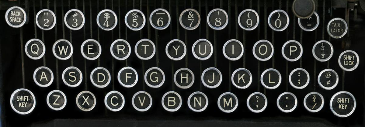 Dear Swifties: No, the missing ‘1′ on Taylor’s typewriter isn’t an ...