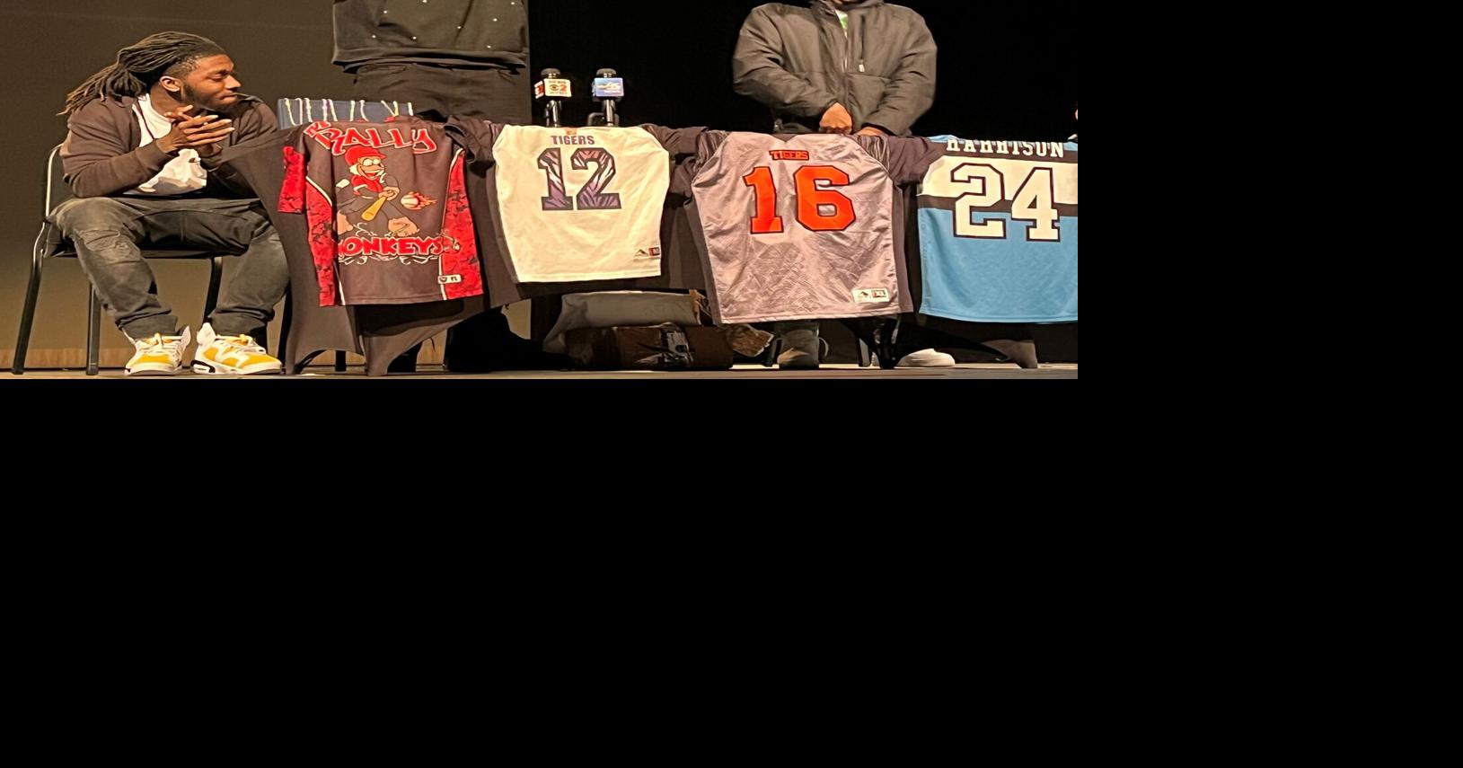 Harrison says he will attend the University of Oregon