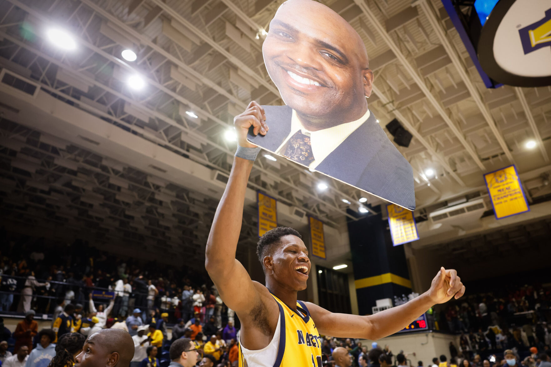 NC A&T men's basketball beats Hofstra on Greek Night