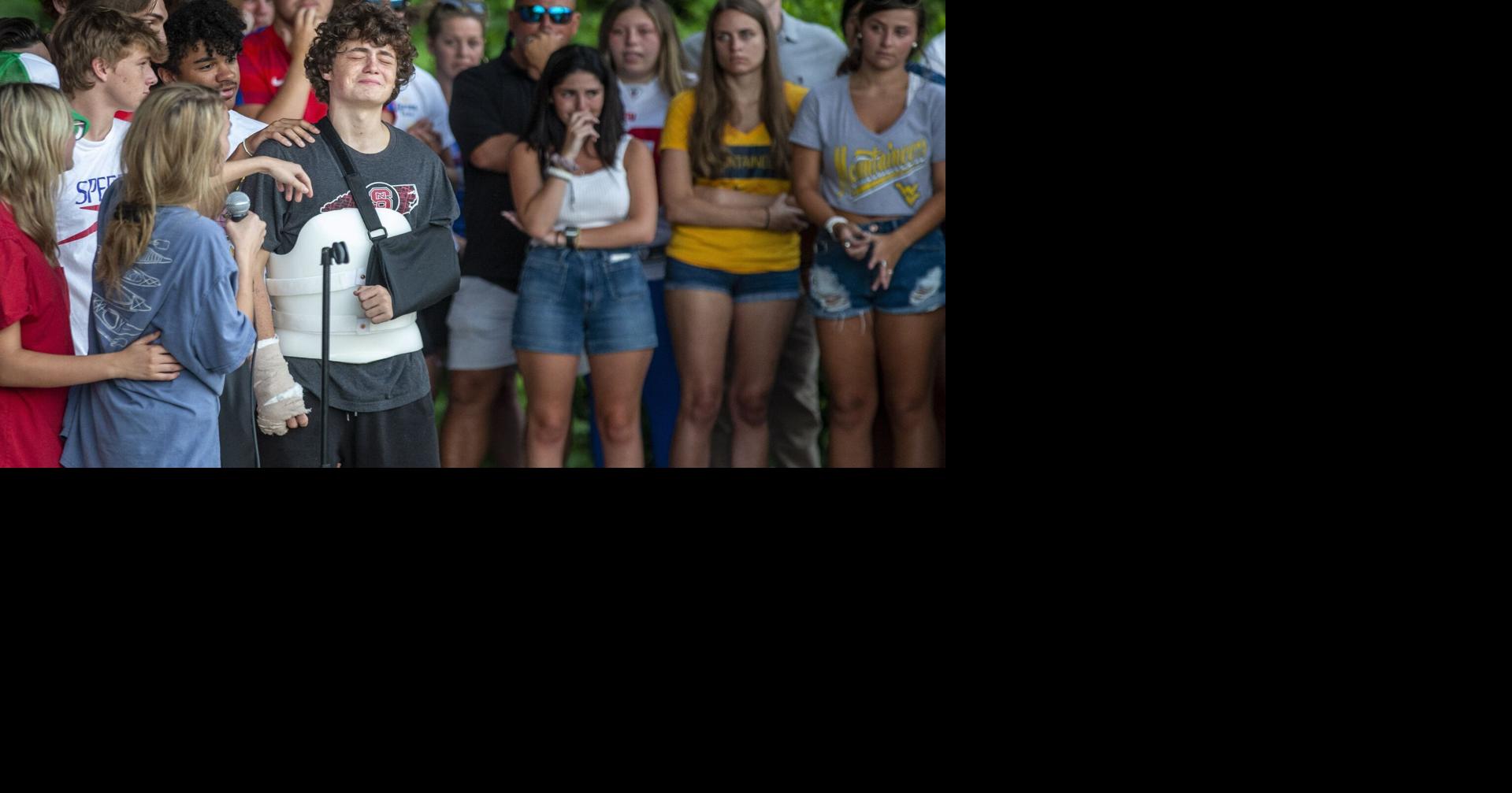 Hundreds gather to honor teens killed in Oak Ridge crash