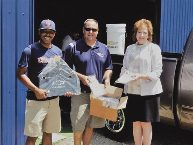 Cronic donates to GCHS sports teams | Sports | griffindailynews.com