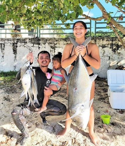 Alert and ready fisherman catches 43-pound mamulan for Thanksgiving ...