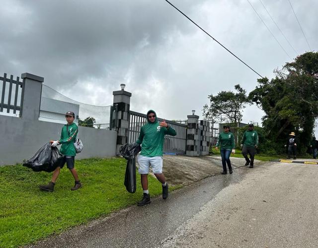 More than 100 take part in Sinajana community cleanup | News | guampdn.com