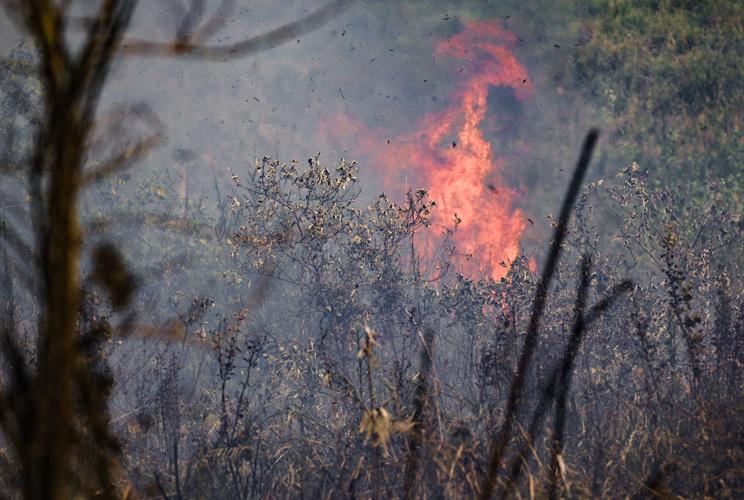 Fire scorches hills along Cross Island Road | Multimedia | guampdn.com