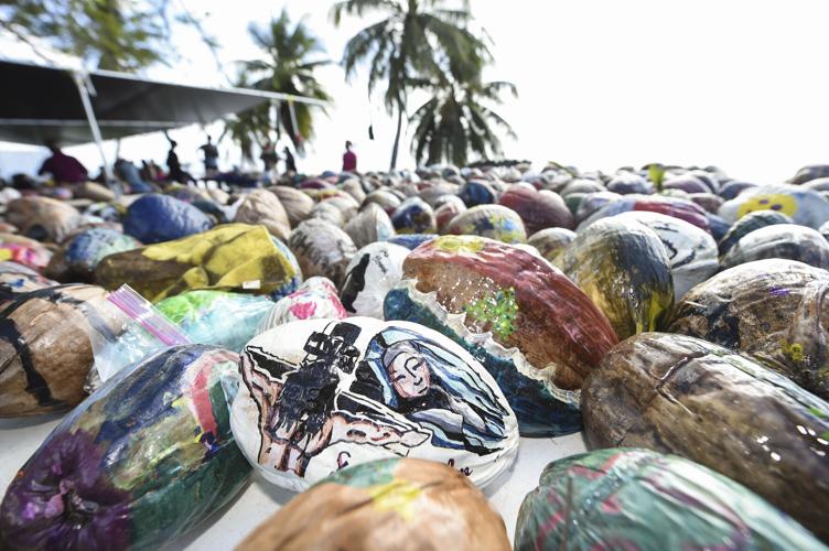 Malesso' coconut 'Christmas tree' tradition continues | News | guampdn.com