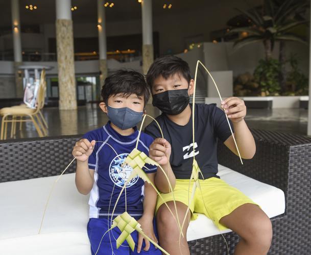 Nikko Hotel teaches coconut weaving for Mes Chamoru | News | guampdn.com