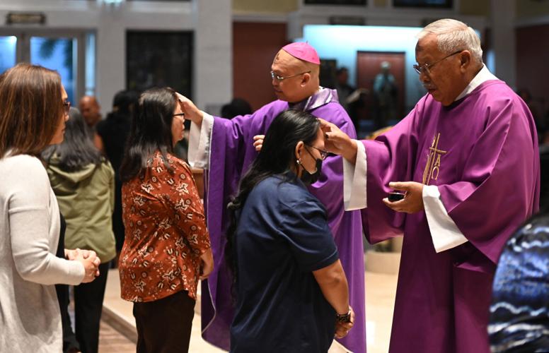 Catholics receive a cross of ashes on their foreheads on Ash Wednesday | Multimedia | guampdn.com