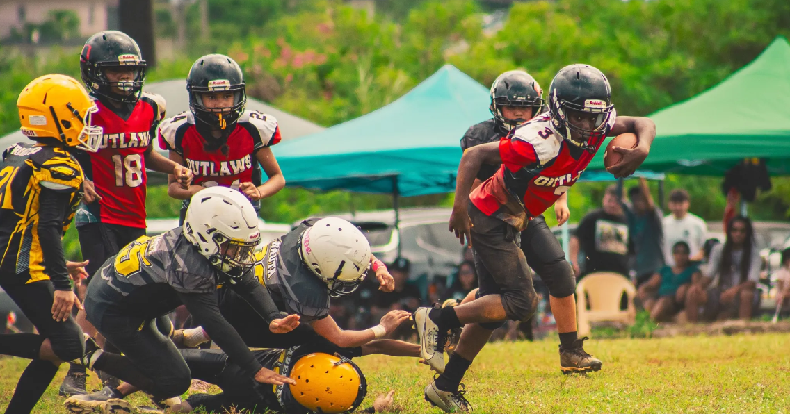Outlaws beat Eagles in youth football battle of 3-0 teams; Freeman runs ...