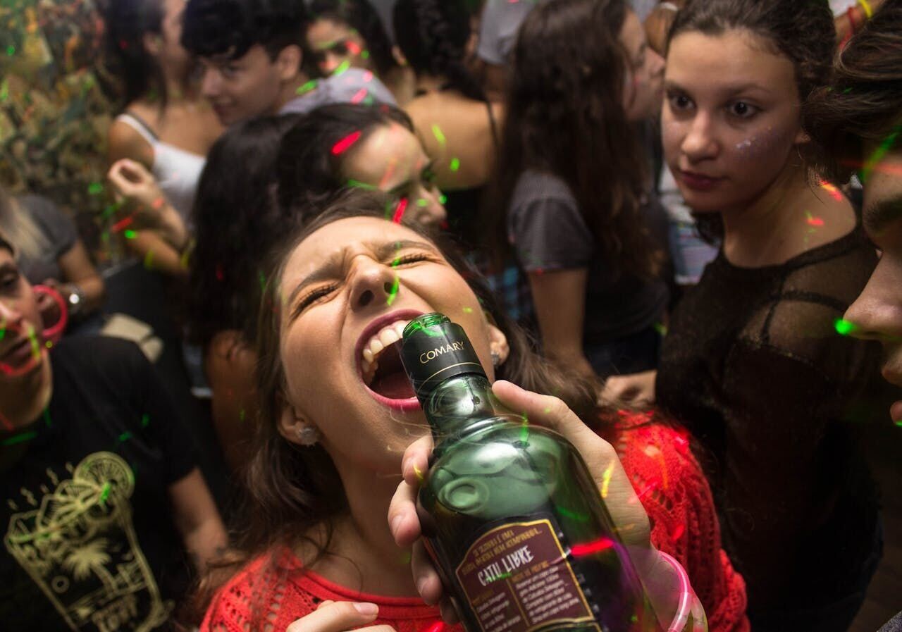 Study finds heavy drinking harms others, not just the drinker ...