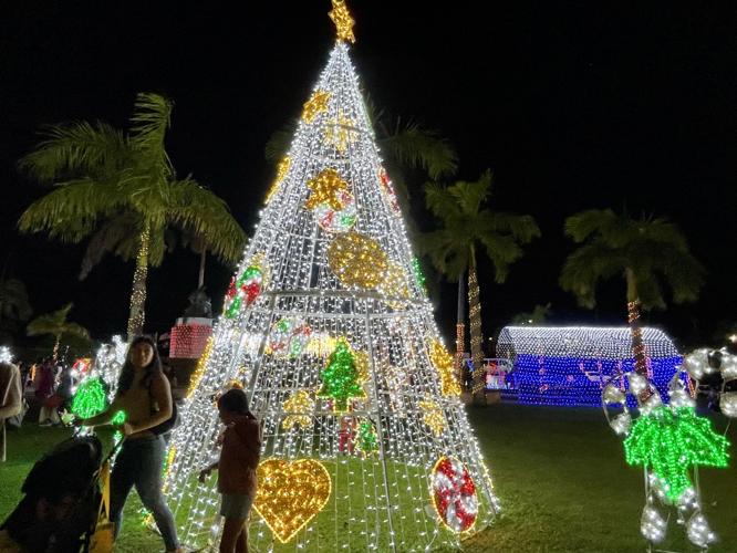 Skinner Plaza now aglow with Christmas light displays | Lifestyle ...