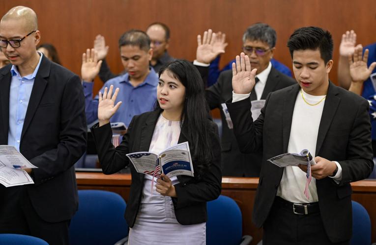 31 receive US citizenship at naturalization ceremony | Multimedia ...