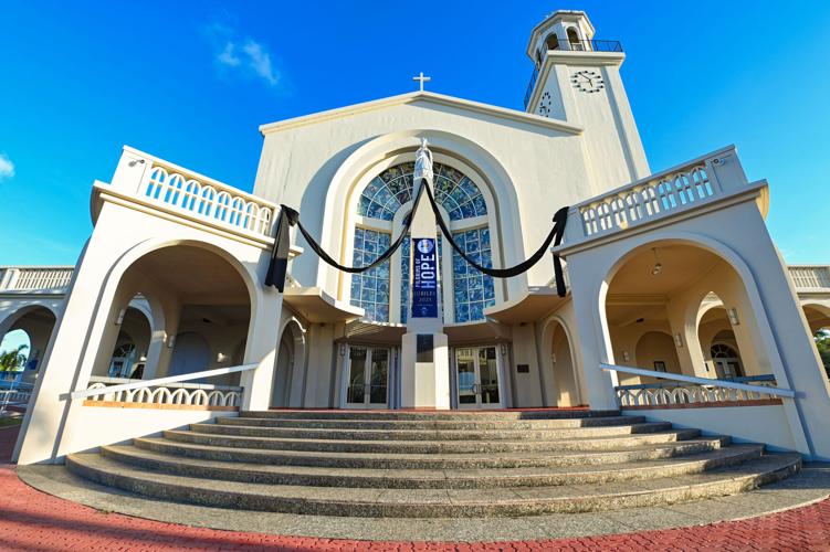 PHOTOS: Guam residents come out to pray, mourn Pope Francis ...