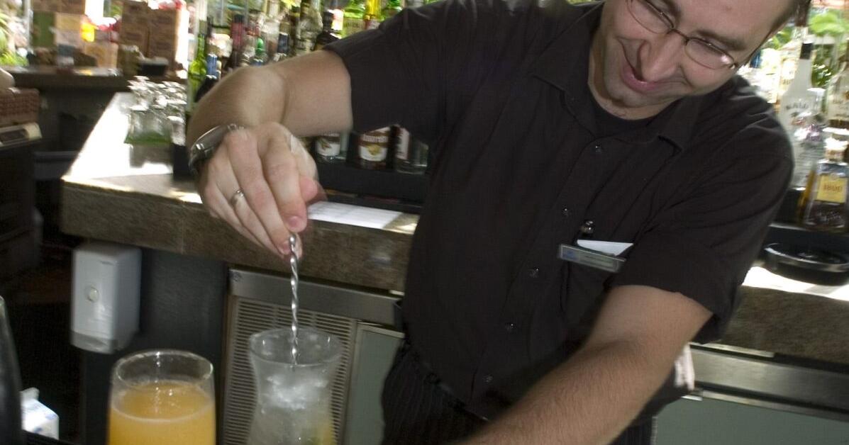Enjoy the sounds of summer at Hilton Tree Bar | Lifestyle | guampdn.com