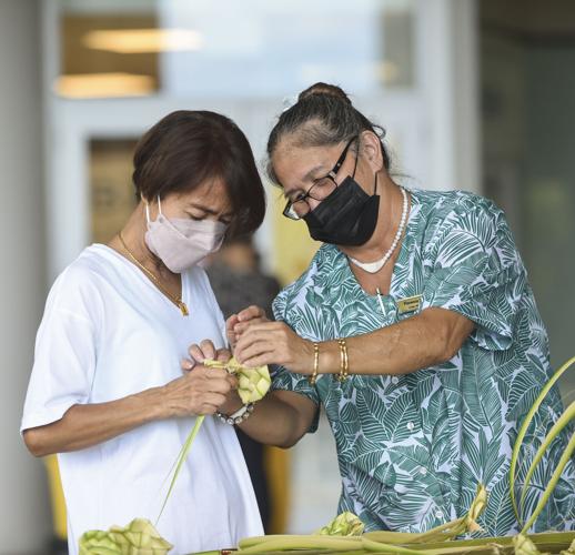 Nikko Hotel teaches coconut weaving for Mes Chamoru | News | guampdn.com