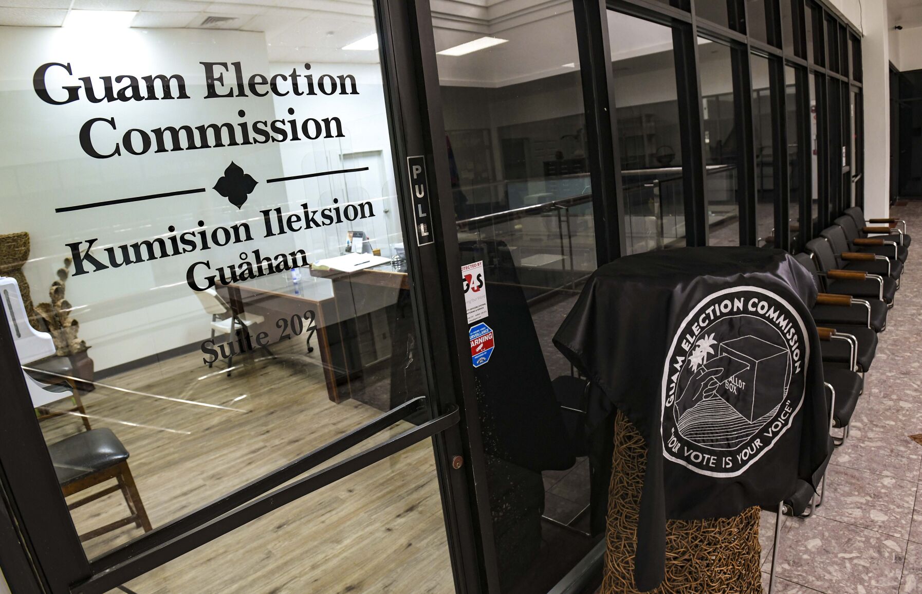 A week before candidacy filing opens, dozens pick up candidate packets ...