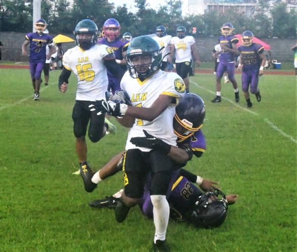 GW Geckos sprint away from Islanders, 27-3 | The Score | guampdn.com