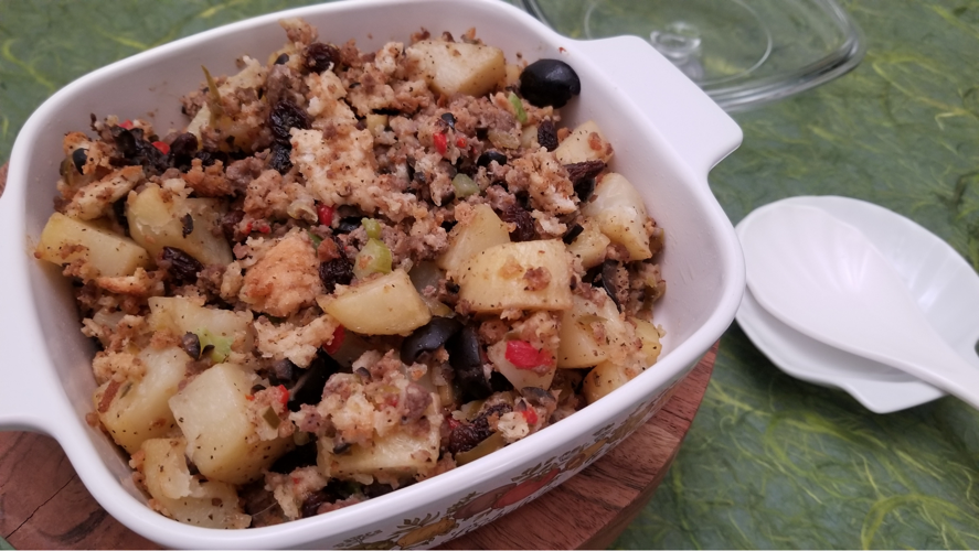 Guam Mama Cooks: Riyenu CHamoru stuffing | Lifestyle | guampdn.com