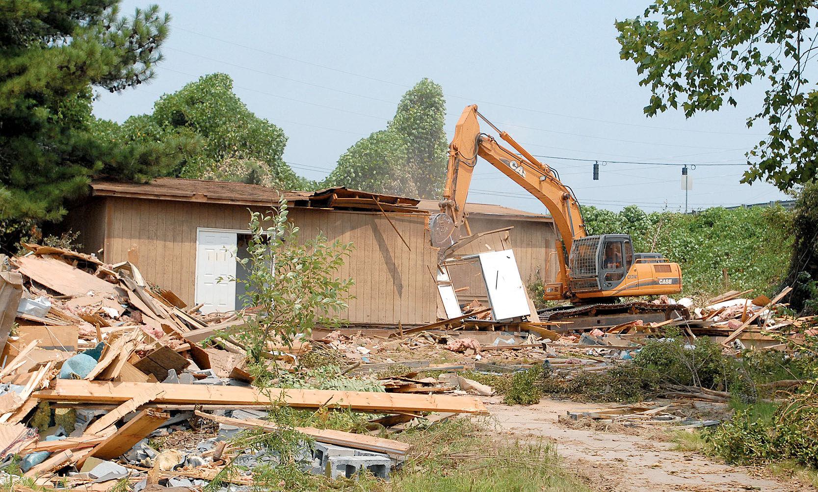 THROWBACK: Falcons Inn is demolished in Suwanee | Multimedia ...