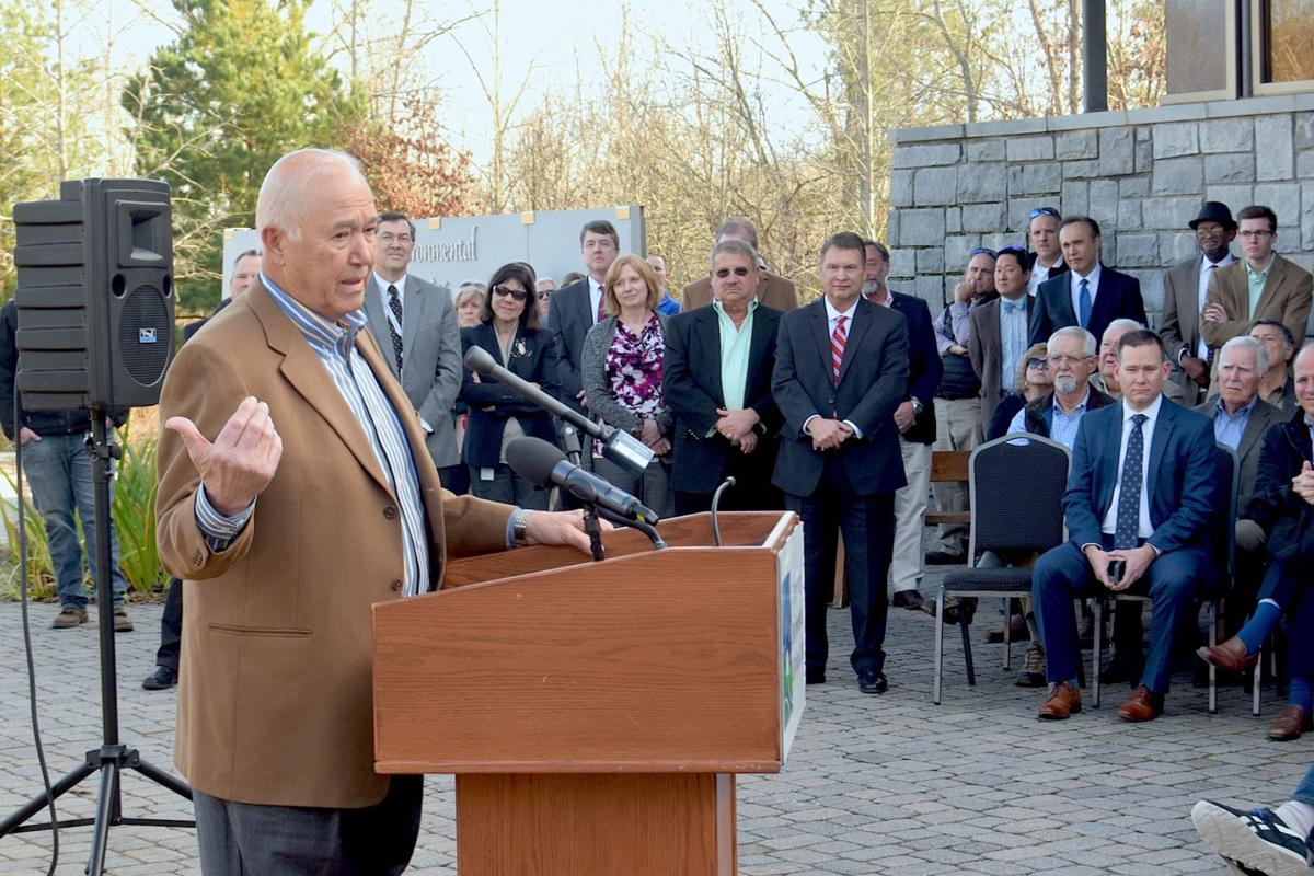 PHOTOS: Sculpture honoring former Gwinnett Chairman Wayne Hill unveiled ...
