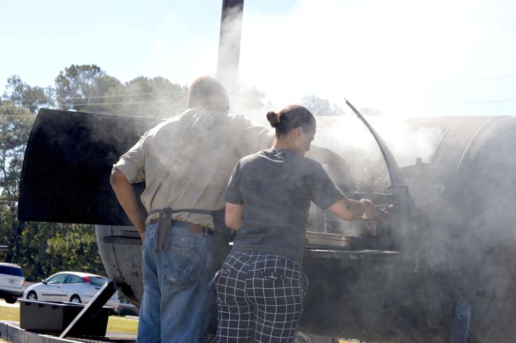 Celebrity chef Jason Ellis serves up barbecue in Lawrenceville | News ...