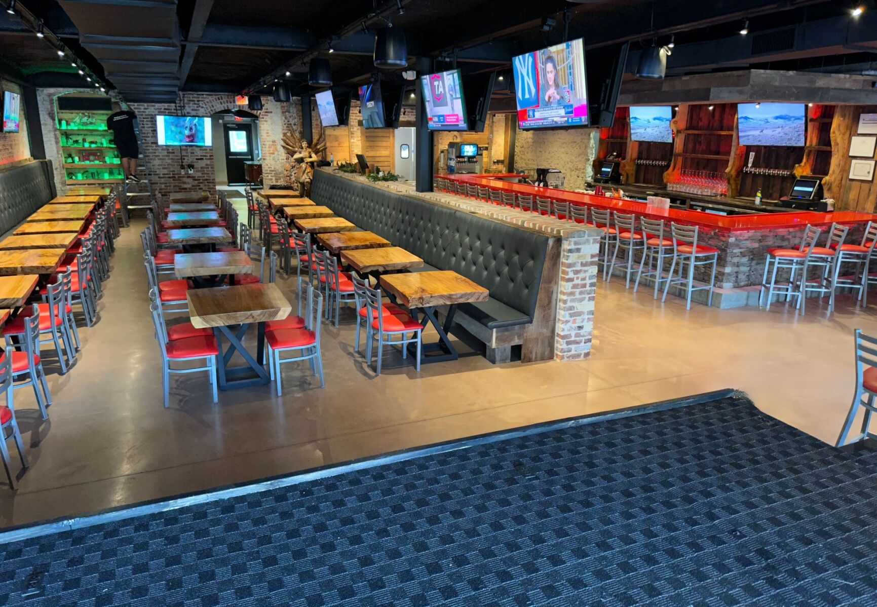 FIRST LOOK: B&W Burgers, Buns & Brews set to open in Historic Downtown ...