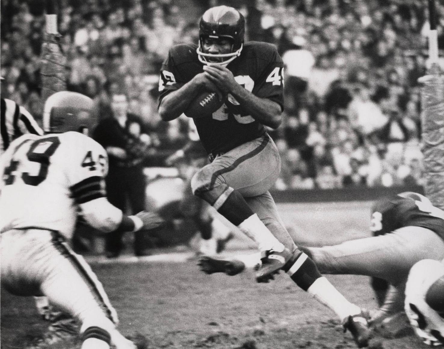 Hall of Fame NFL running back and receiver Bobby Mitchell dead at 84 ...